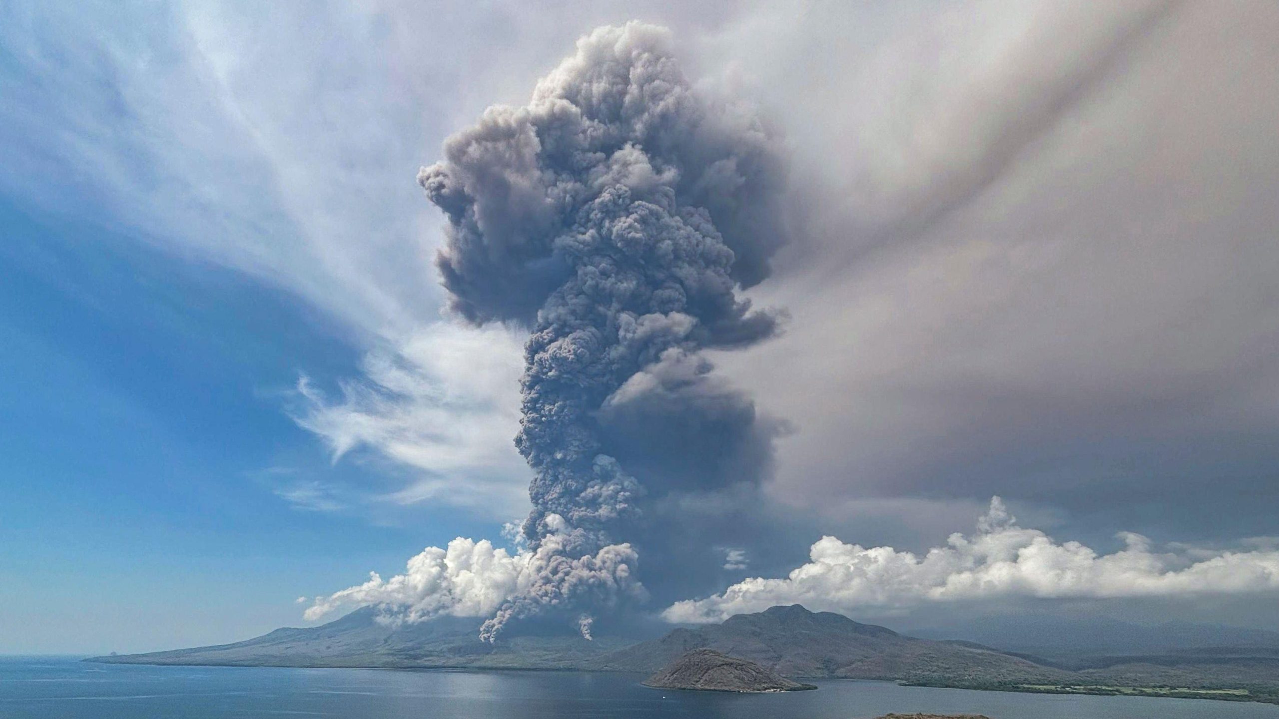 Bali Volcano Eruption Causes Major Flight Cancellations – CFS News
