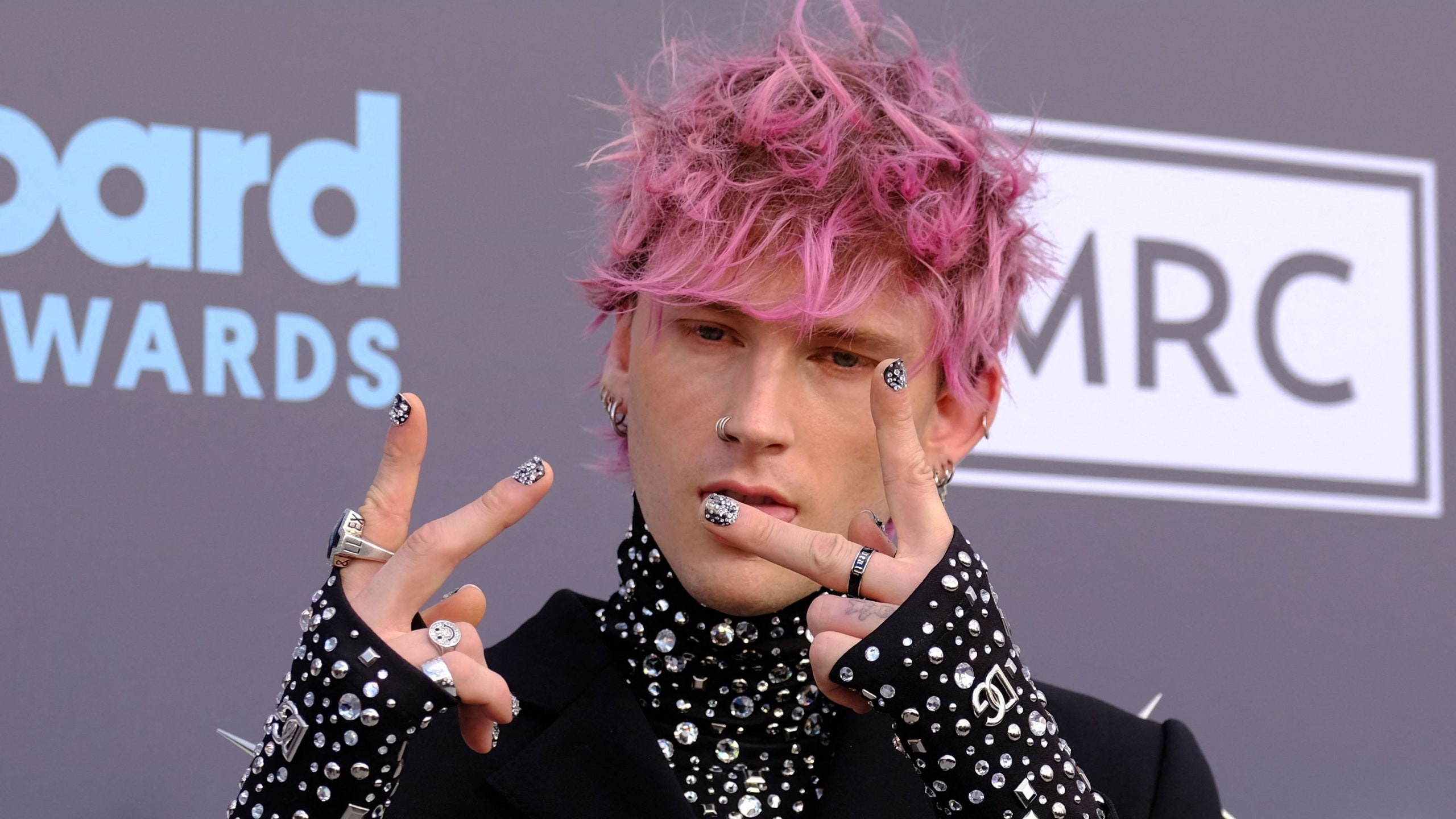 The Evolution of Machine Gun Kelly: From Rapper to Rock Icon – CFS News
